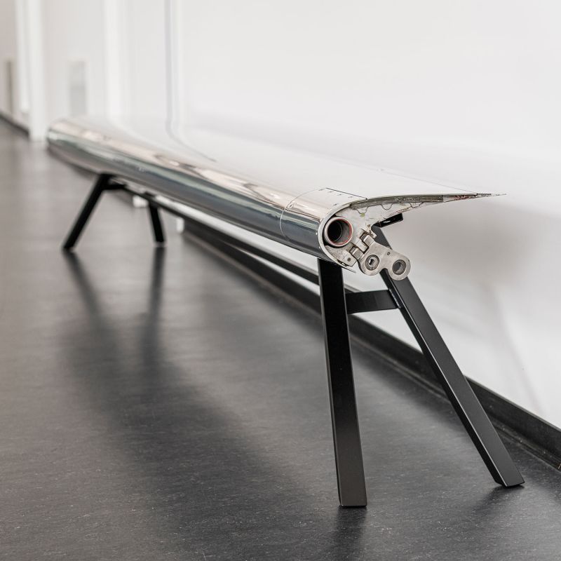 Intergalaktischer Stil & Komfort: Sitzbank aus einer MD-80 Slat