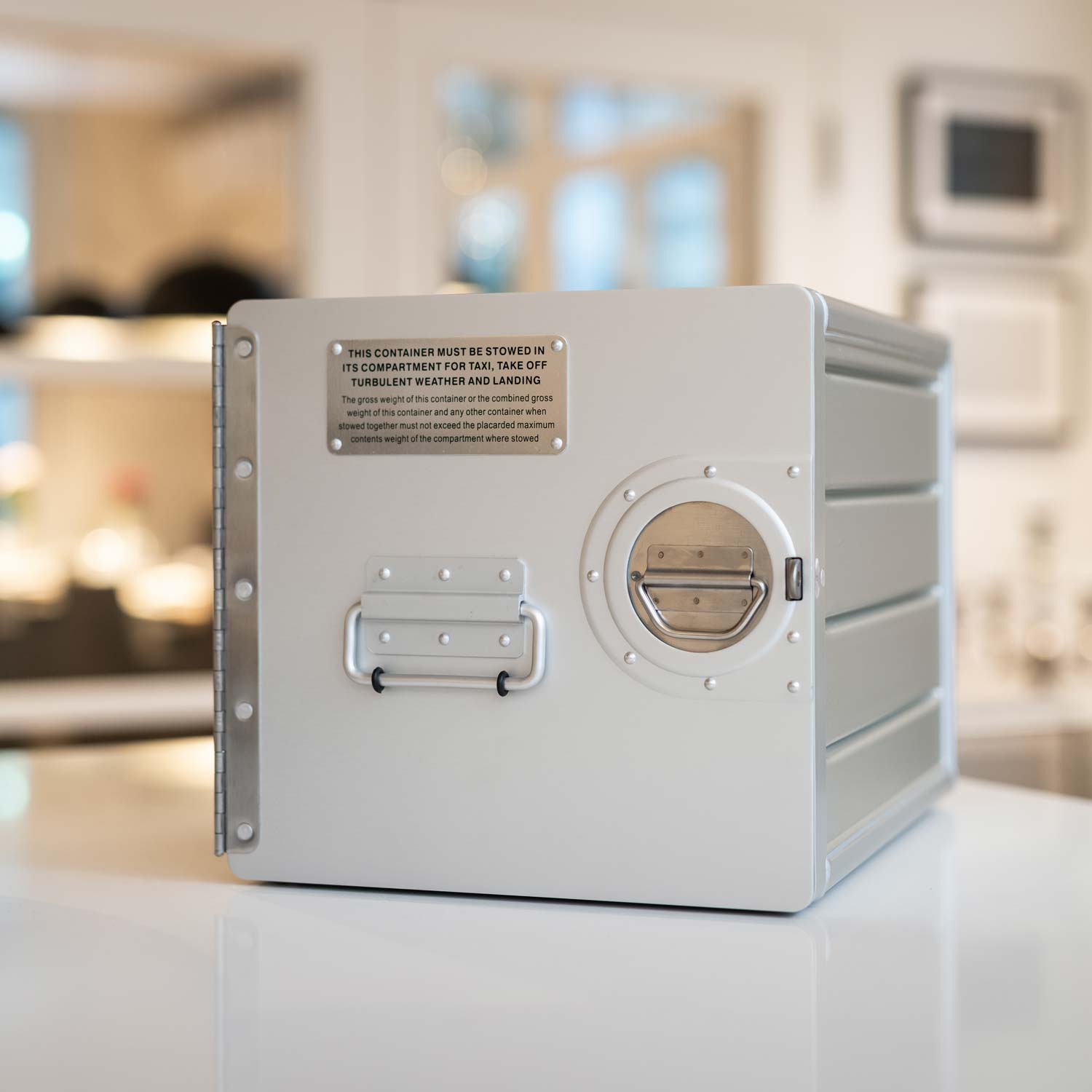 Bord Boxen Original aus der Luftfahrt online kaufen